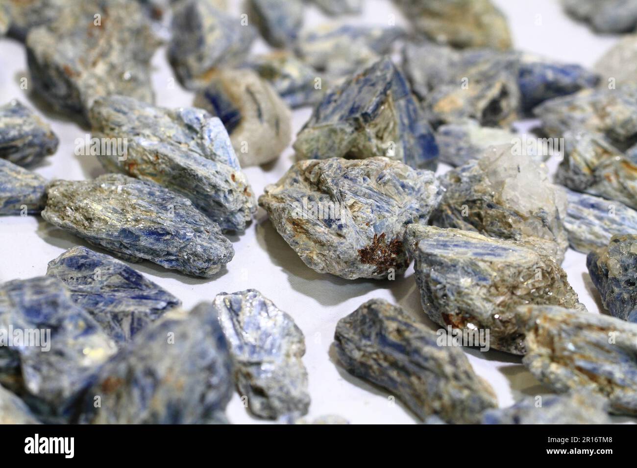 Natural gem blue kyanite hi-res stock photography and images - Alamy