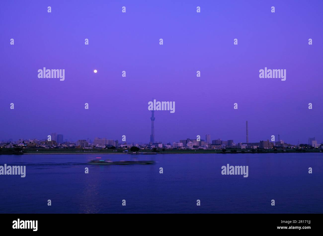 Full moon view tokyo hi-res stock photography and images - Alamy