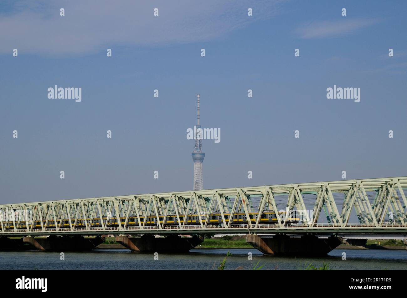 Main line bridge hi-res stock photography and images - Alamy