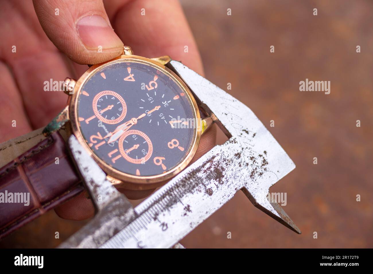 Moving watch hi-res stock photography and images - Alamy