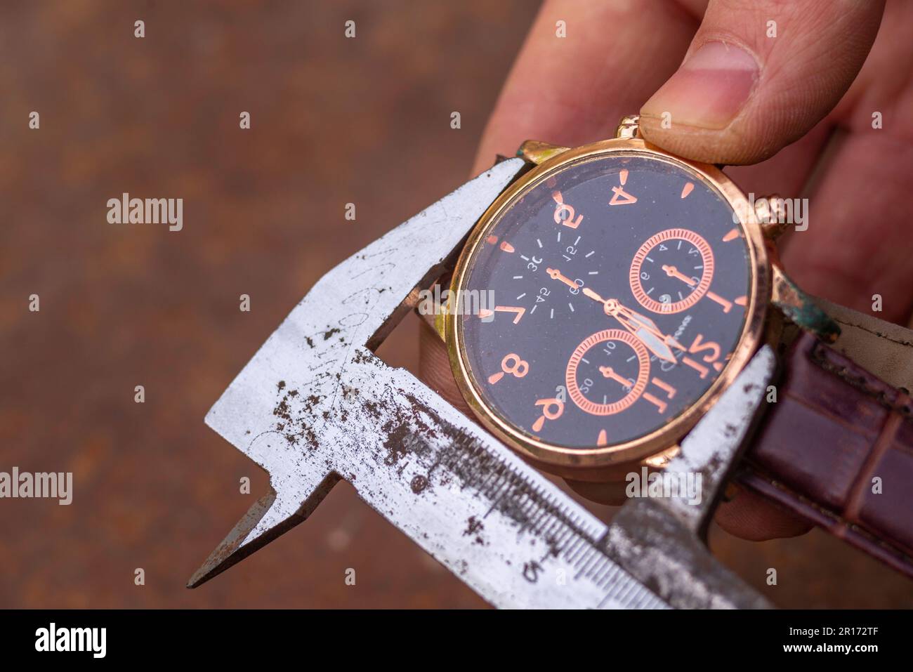 Moving watch hi-res stock photography and images - Alamy