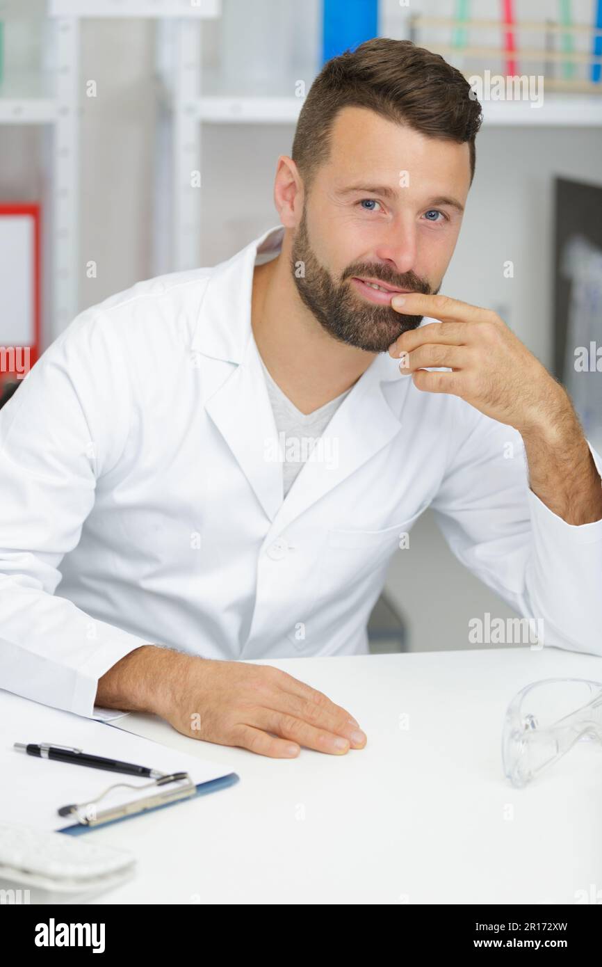 portrait of a cheerful doctor wearing white labcoat Stock Photo - Alamy