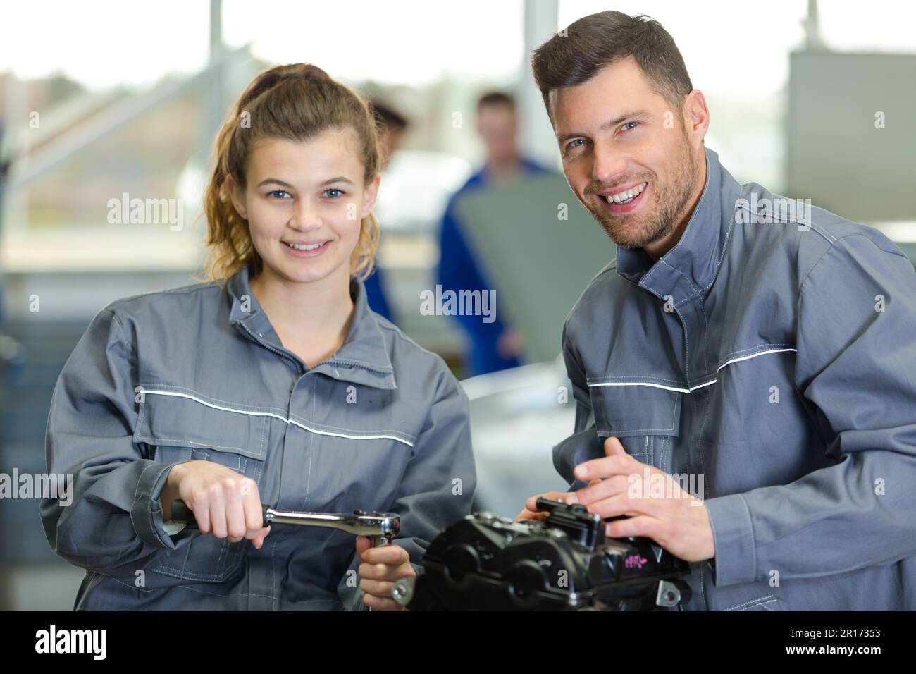 portrait of a mechanic with his female apprentice Stock Photo - Alamy