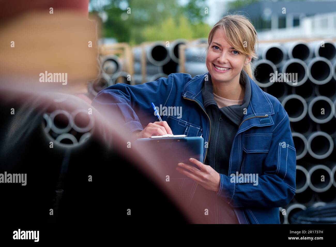 Female engineers steel hi-res stock photography and images - Alamy