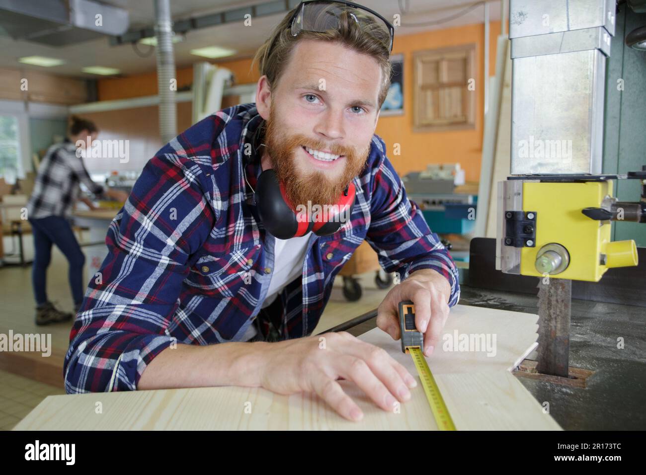 Man measuring lumber outdoors hi-res stock photography and images - Alamy