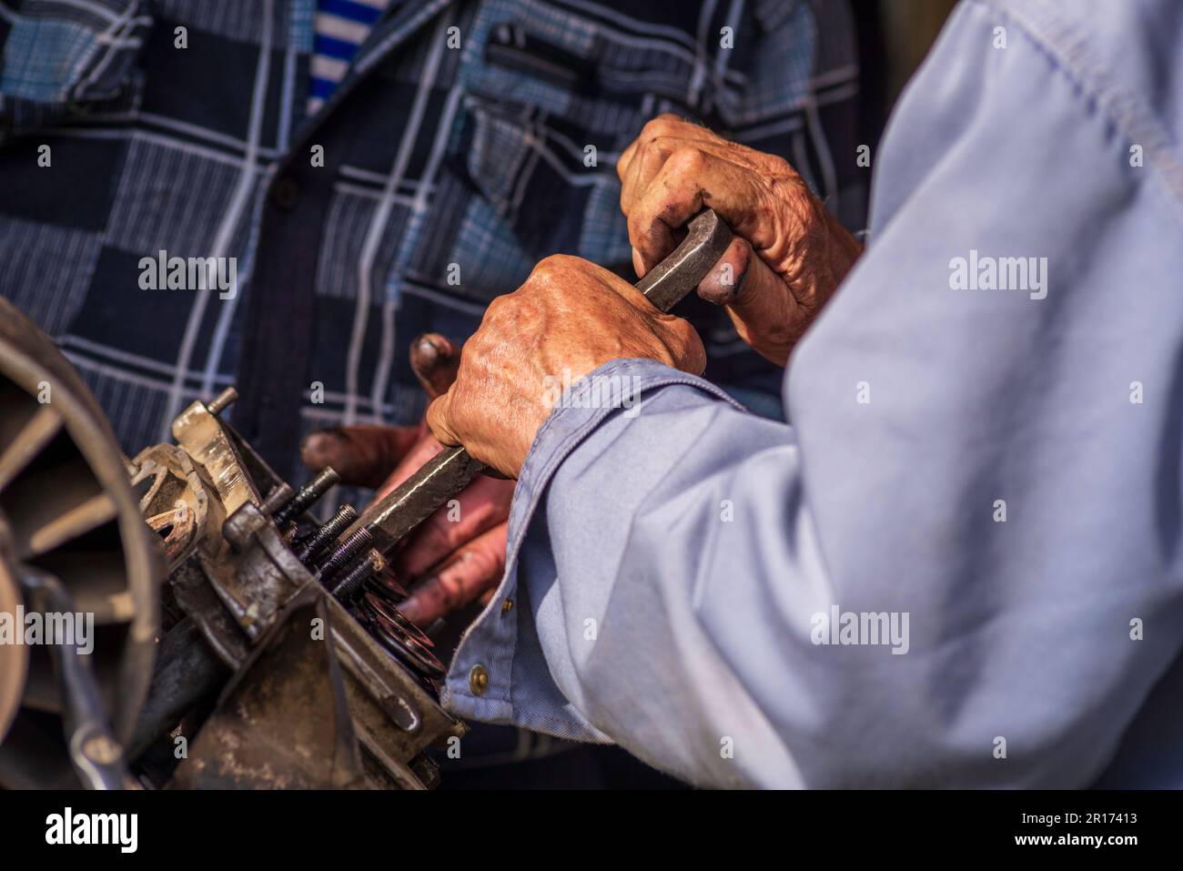 Old mechanics garage hi-res stock photography and images - Alamy