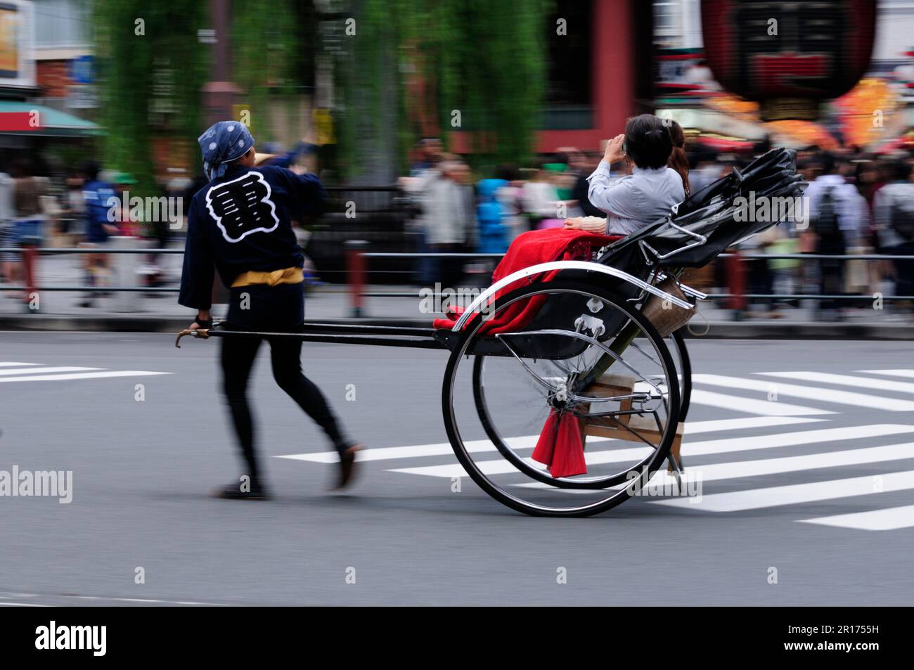 Human pull rickshaw hi-res stock photography and images - Alamy