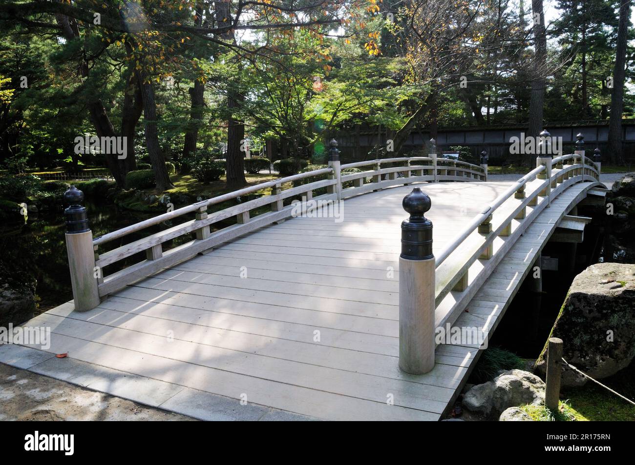 Kanazawa and the rokugo-en hanami bridge Stock Photo - Alamy
