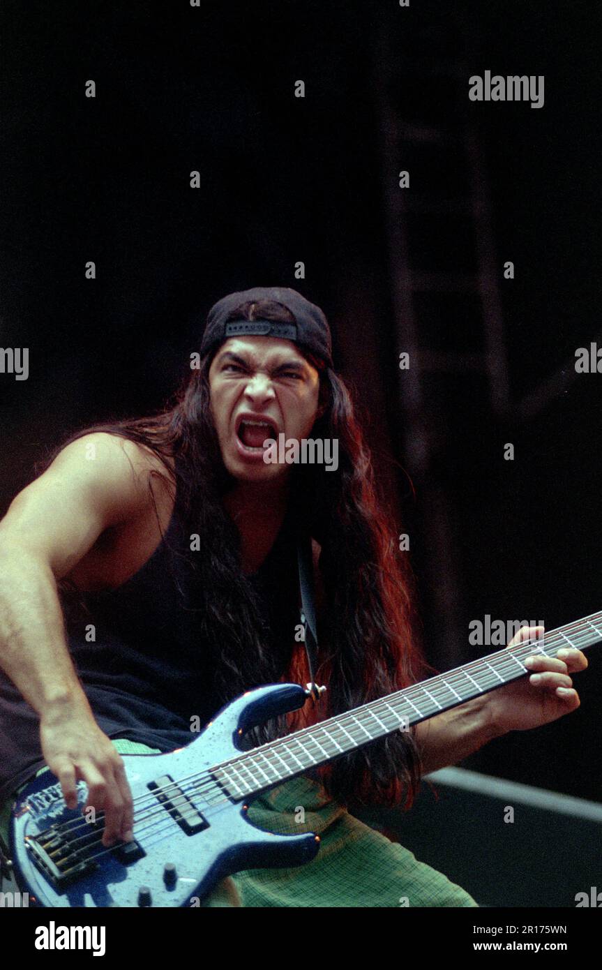 Robert trujillo 1993 hi-res stock photography and images - Alamy