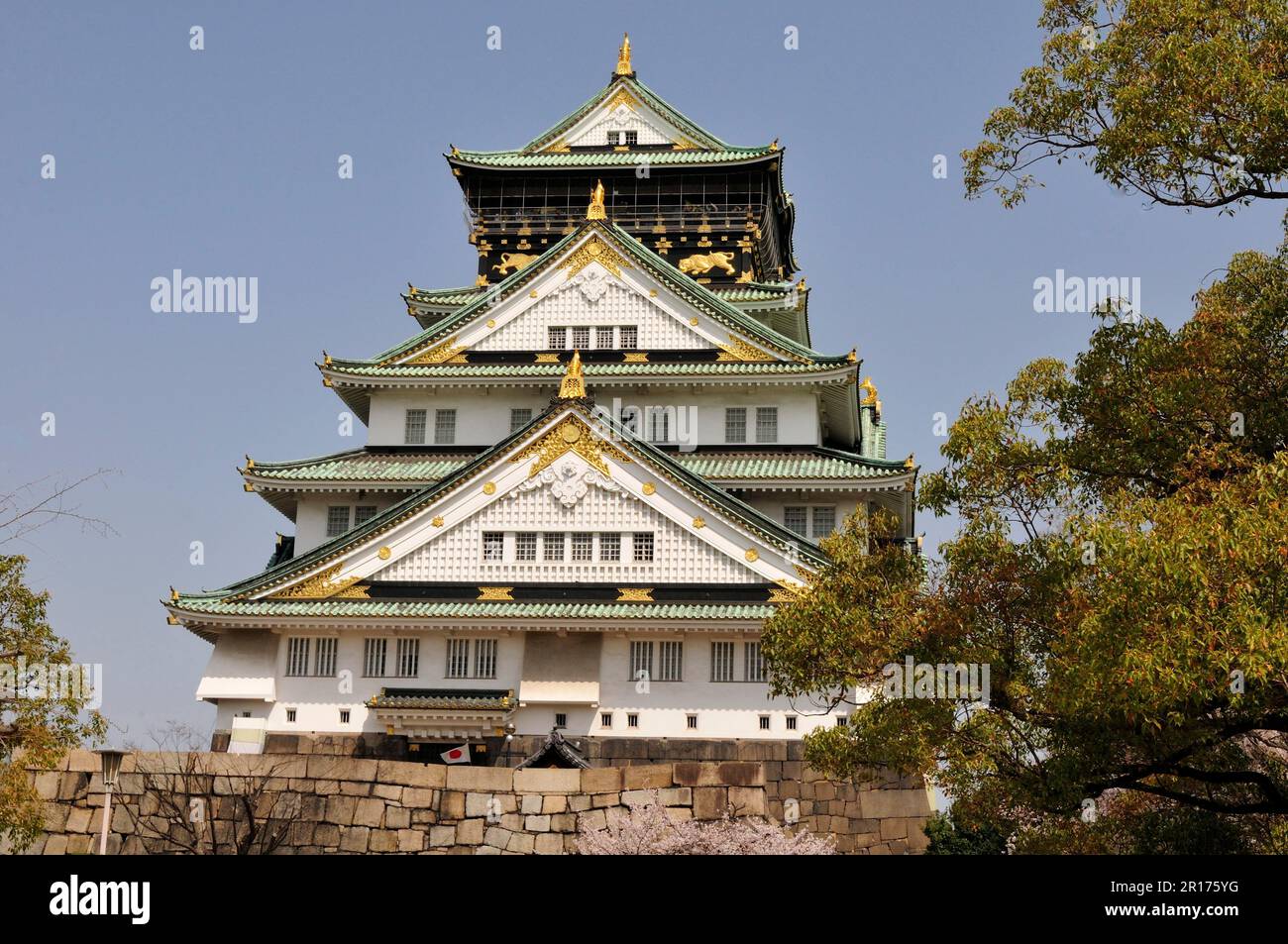 Castle tower of Osaka Castle Stock Photo - Alamy