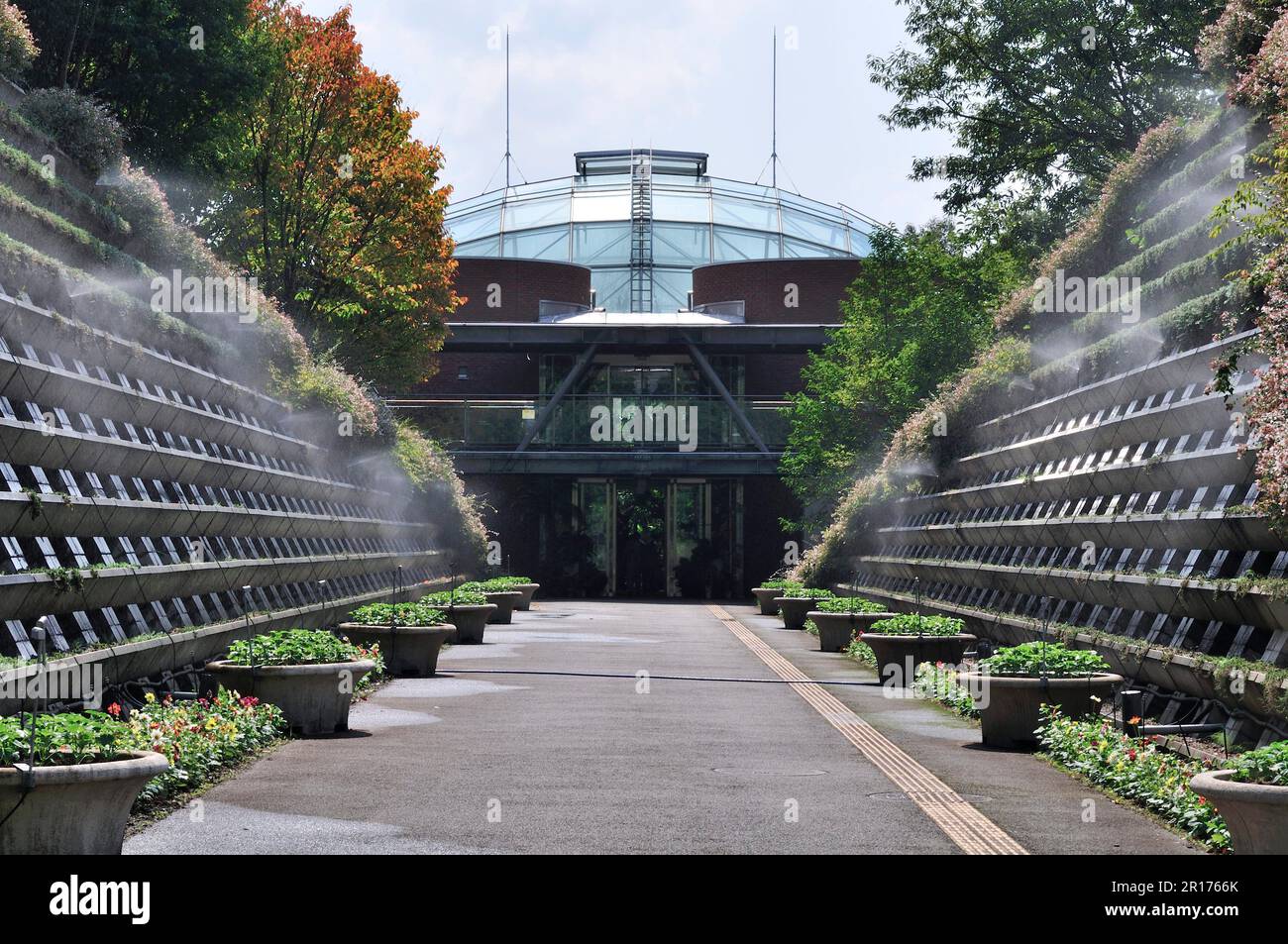 Tottorihanakairou, Garden of fog in the park Stock Photo - Alamy