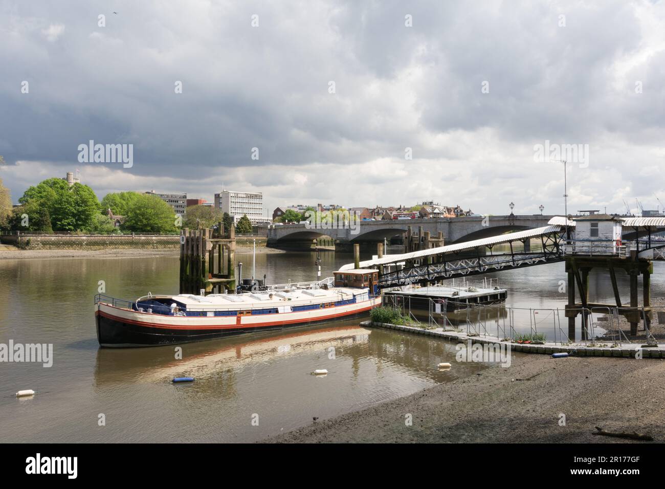 Putney Bridge and pier, Putney, south west London, England, UK Stock ...