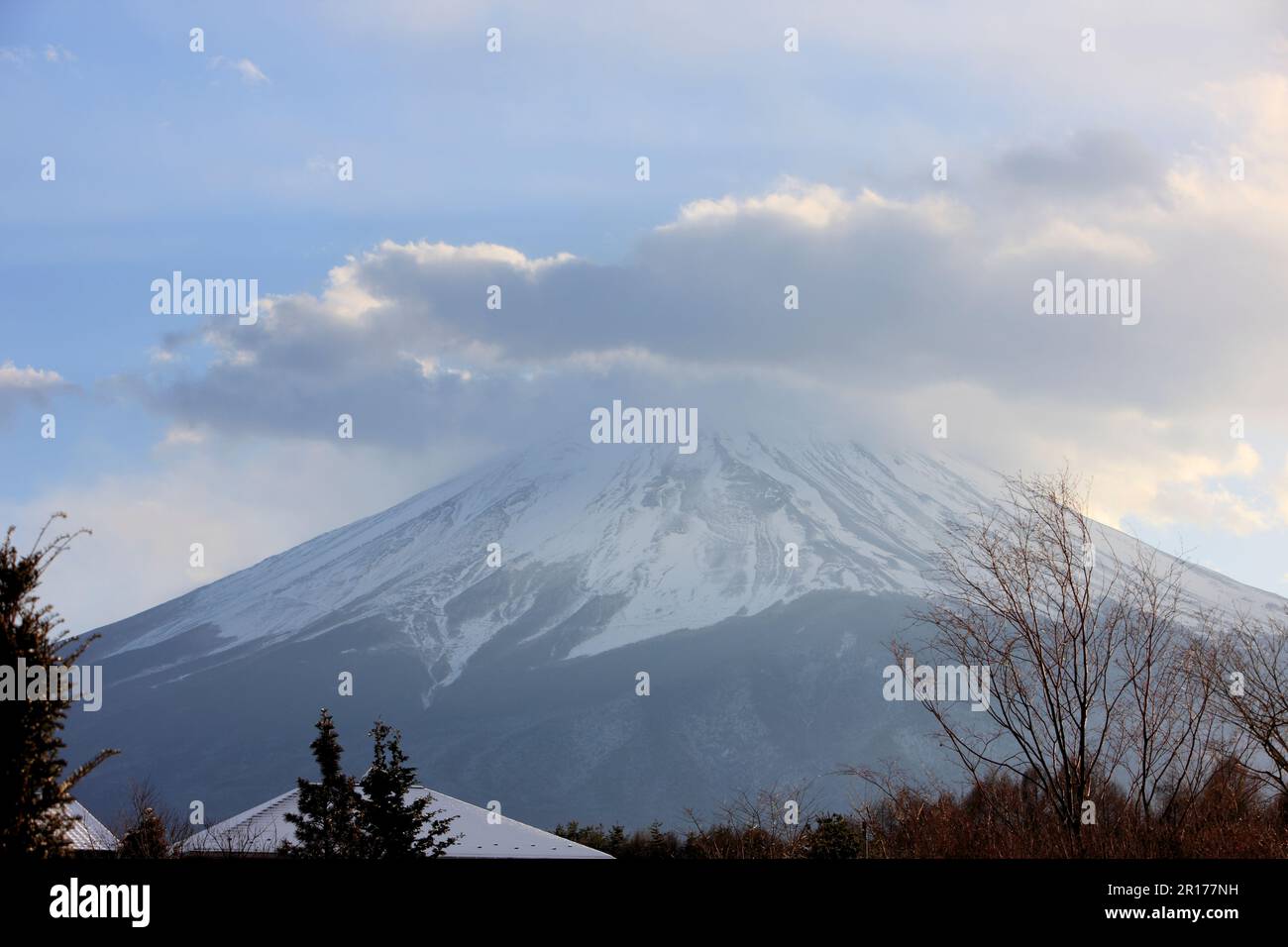 Mt. Fuji seen from the Higashi Koiji crossing Stock Photo - Alamy