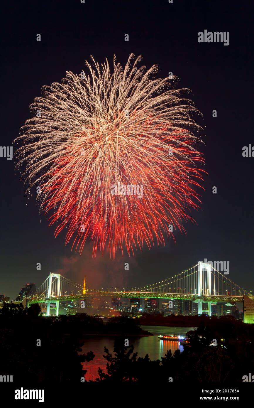 Tokyo bay fireworks hi-res stock photography and images - Alamy