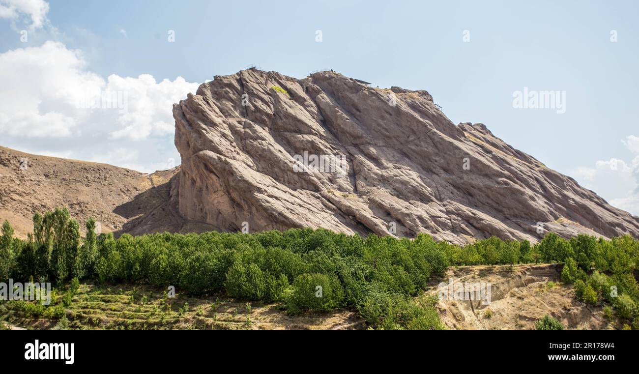 Jutting cliff hi-res stock photography and images - Alamy