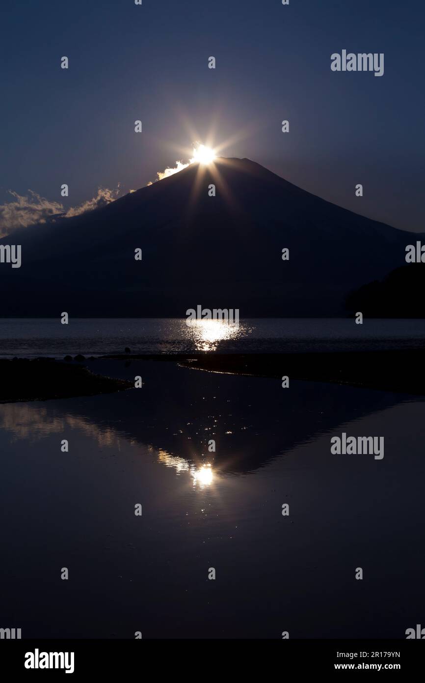 View of Diamond Fuji from Lake Yamanaka Stock Photo - Alamy