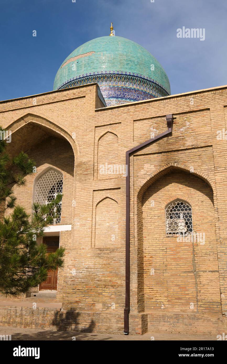 Dome detail view of the Abu Bakr Kaffal Shashi Shrine mausoleum. At the ...