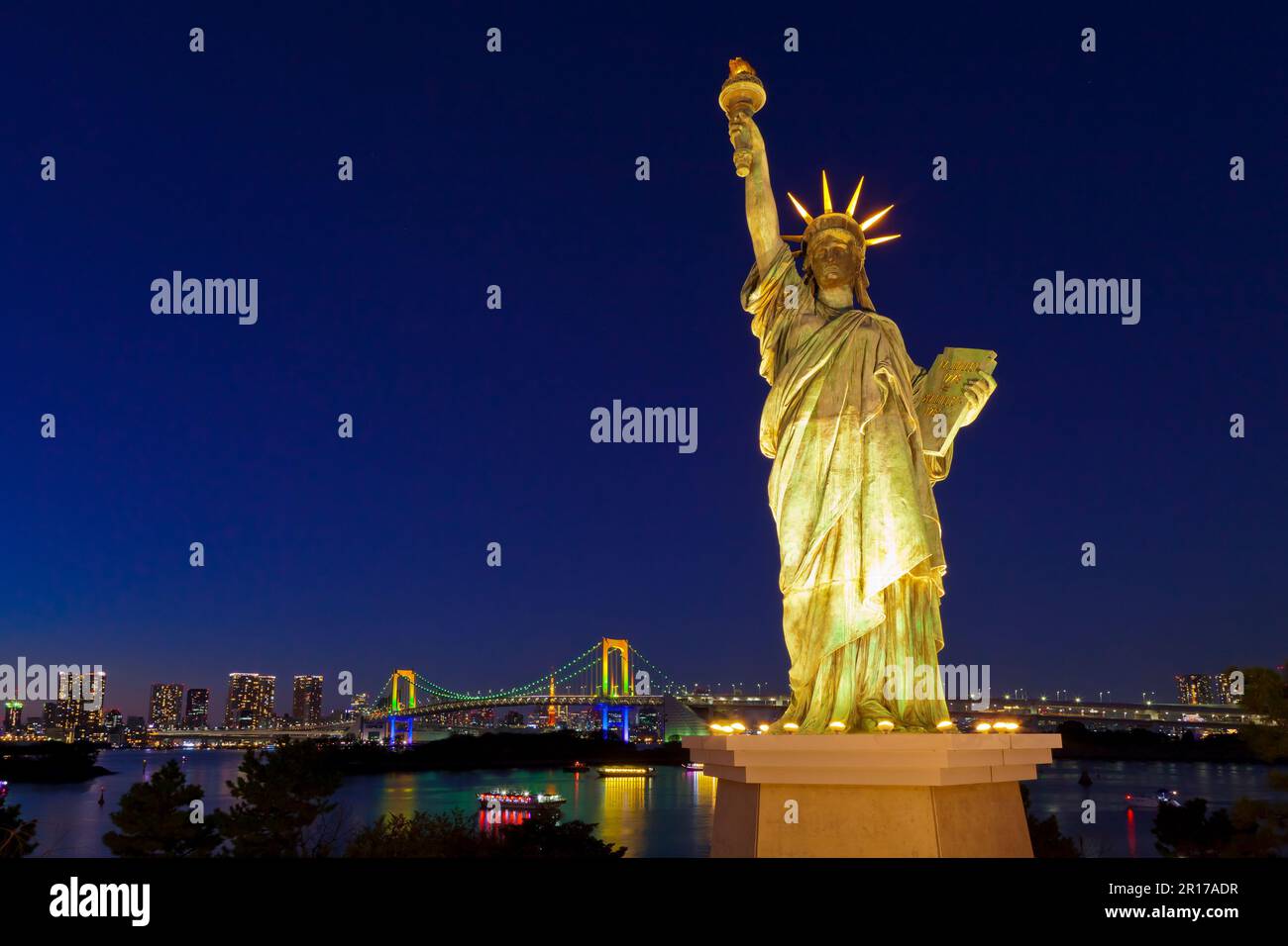 Lighted up Statue of Liberty at Odaiba Stock Photo - Alamy