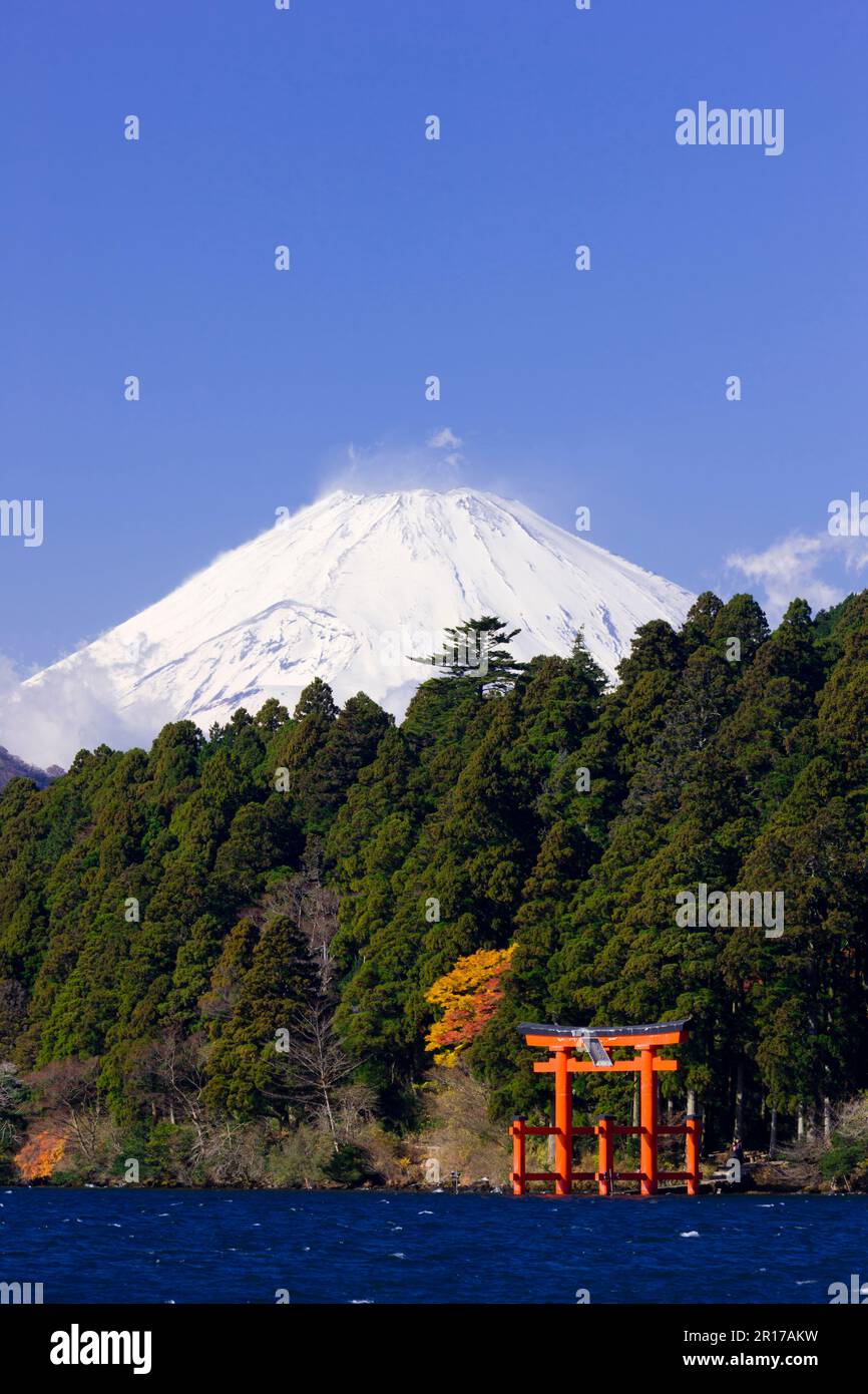 Mt. Fuji and Lake Ashi, Hakone Shinto shrine Torii Stock Photo - Alamy