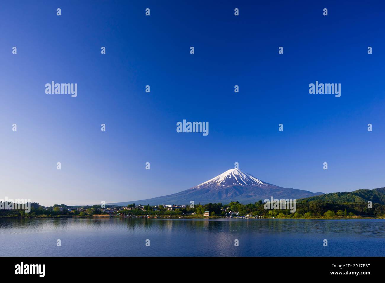 Mount Fuji and Lake Kawaguchi in spring Stock Photo - Alamy