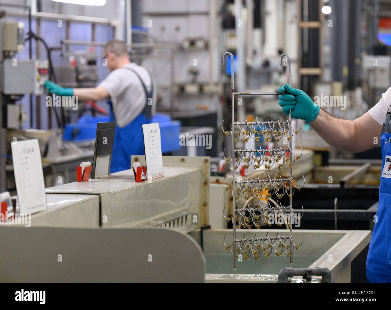 Productionmanufacturing hi-res stock photography and images - Alamy