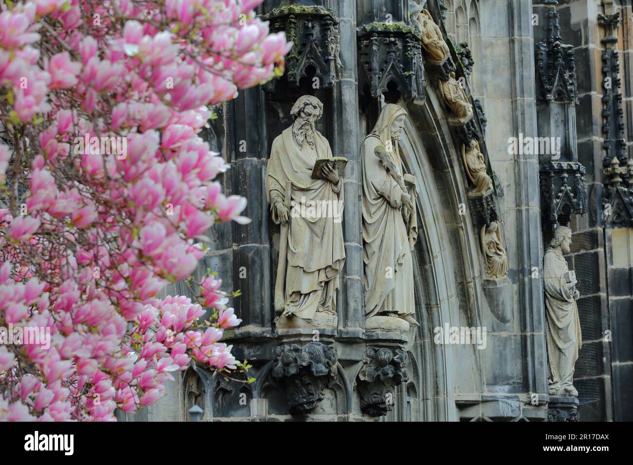 Close-up on details (statues) of the Dom Cathedral of Aachen, North ...