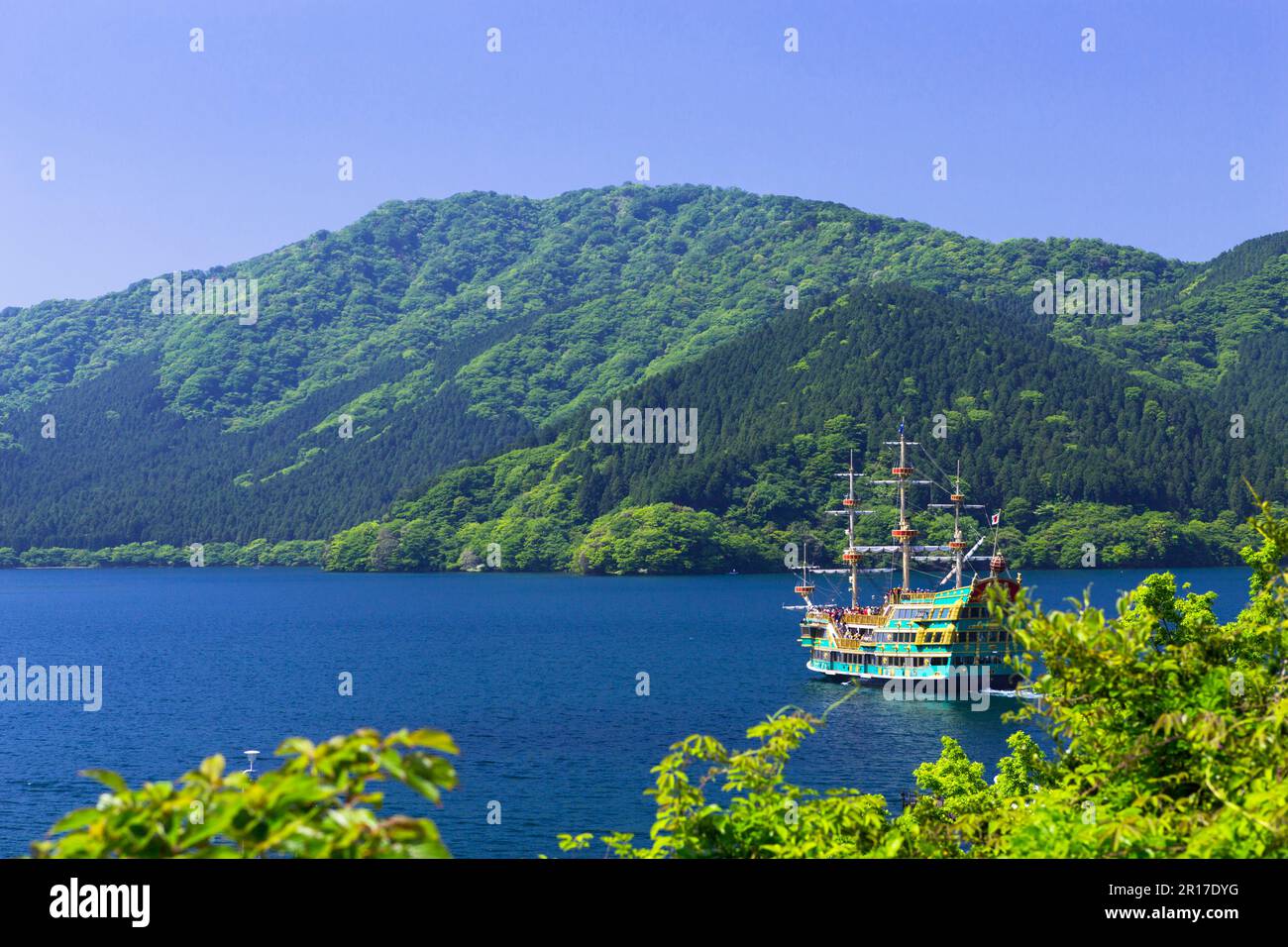 Lake Ashi and pleasure boats Stock Photo - Alamy