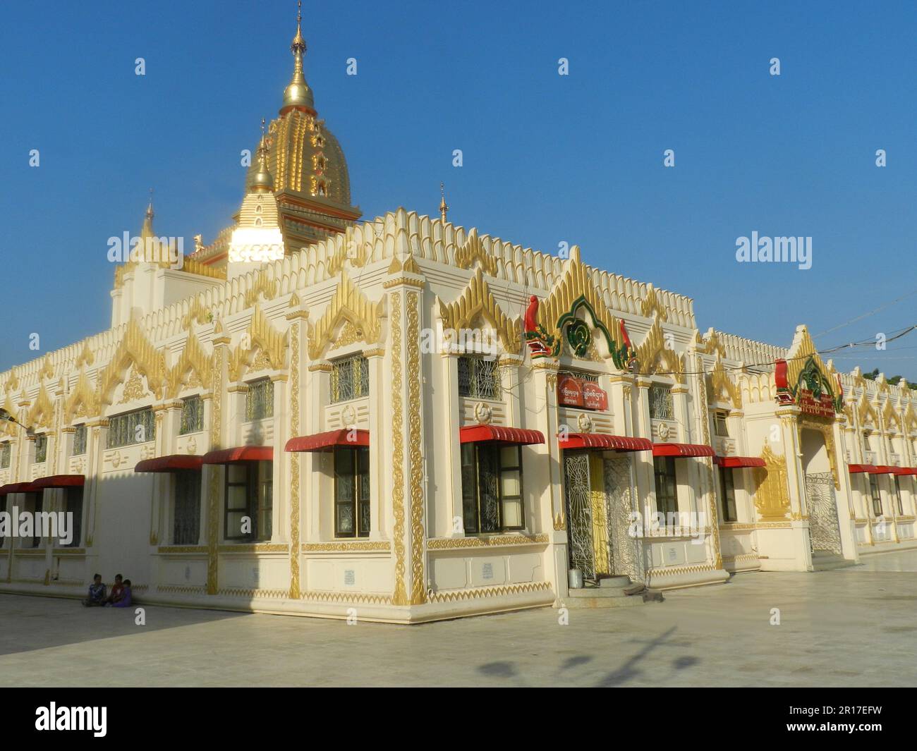 Myanmar, Yangon: Botataung Paya Stock Photo - Alamy