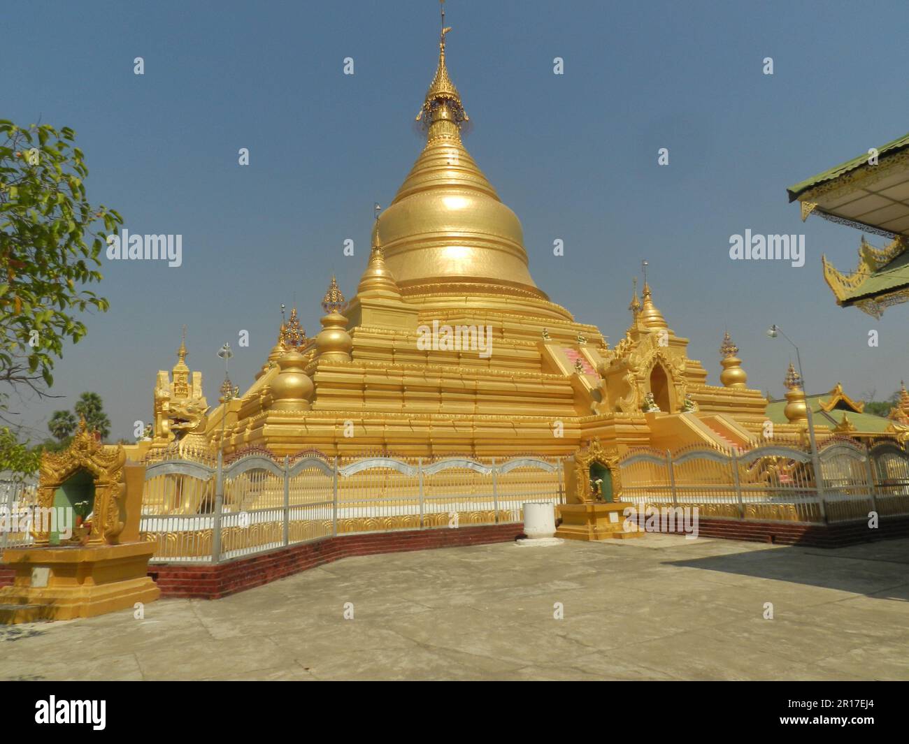 Myanmar, Mandalay: the enormous, 57-metre-high golden zedi of Kuthodaw ...