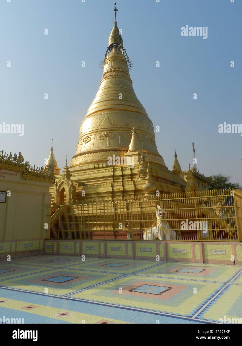 Myanmar, Mandalay, Sagaing: the handsome golden zedi of Soon U Ponya ...