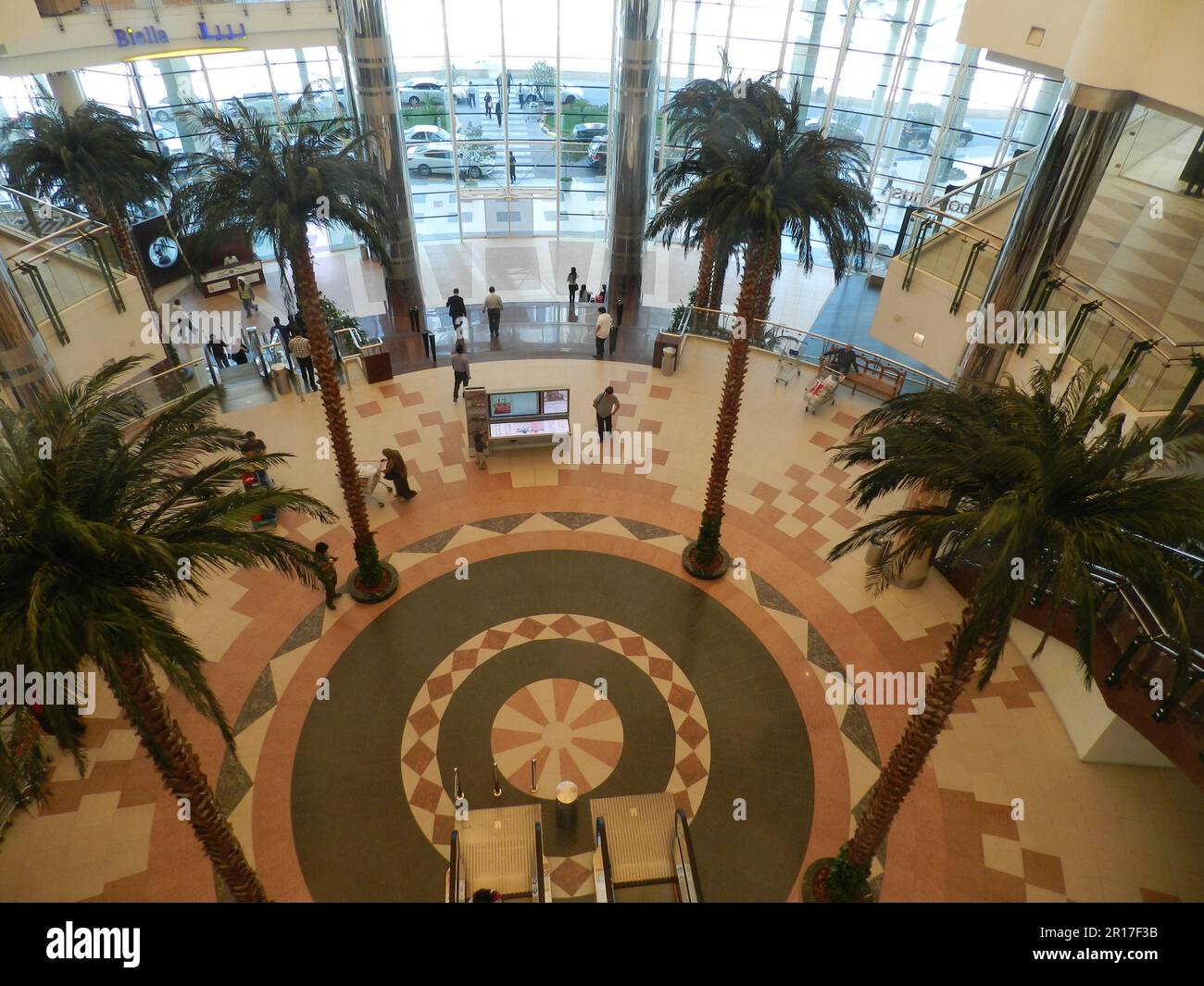Mall foyer hi-res stock photography and images - Alamy