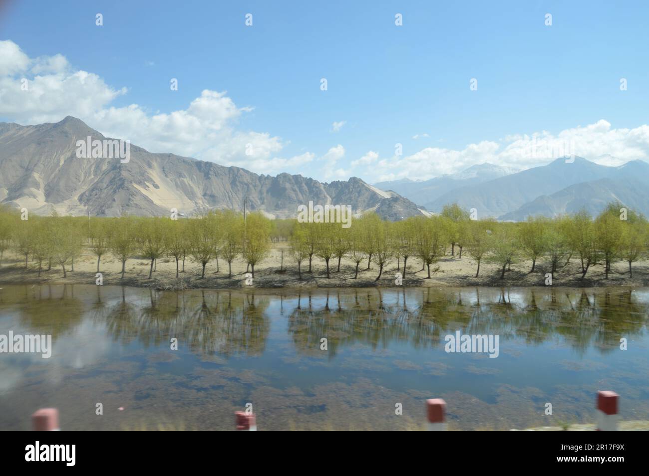 People's Republic of China, Tibet: an arm of the Yarlung Tsangpo ...