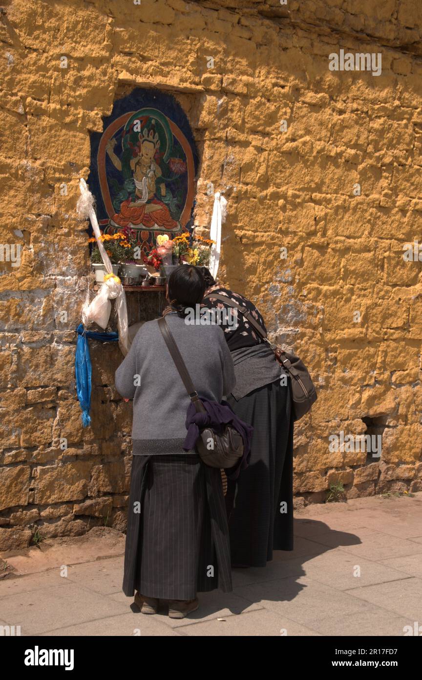 People's Republic of China, Tibet, Lhasa: Tibetan pilgrims making ...