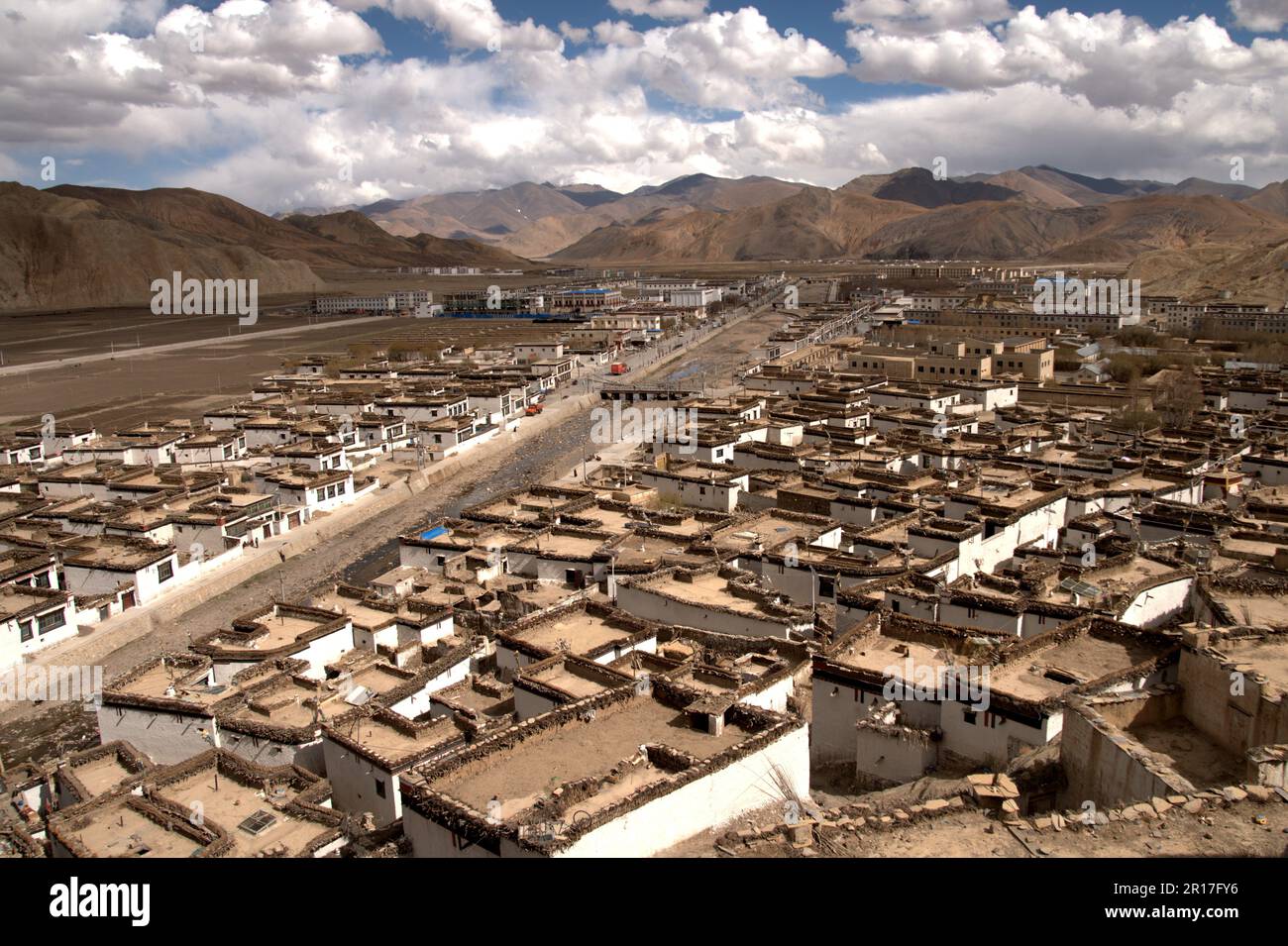 People's Republic of China, Tibet, Shegar/Shekar: view of the town and ...