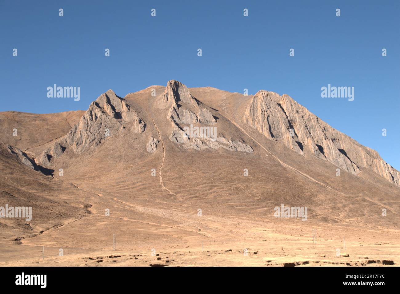 People's Republic of China, Tibet: mountain scenery near Shegar Stock ...