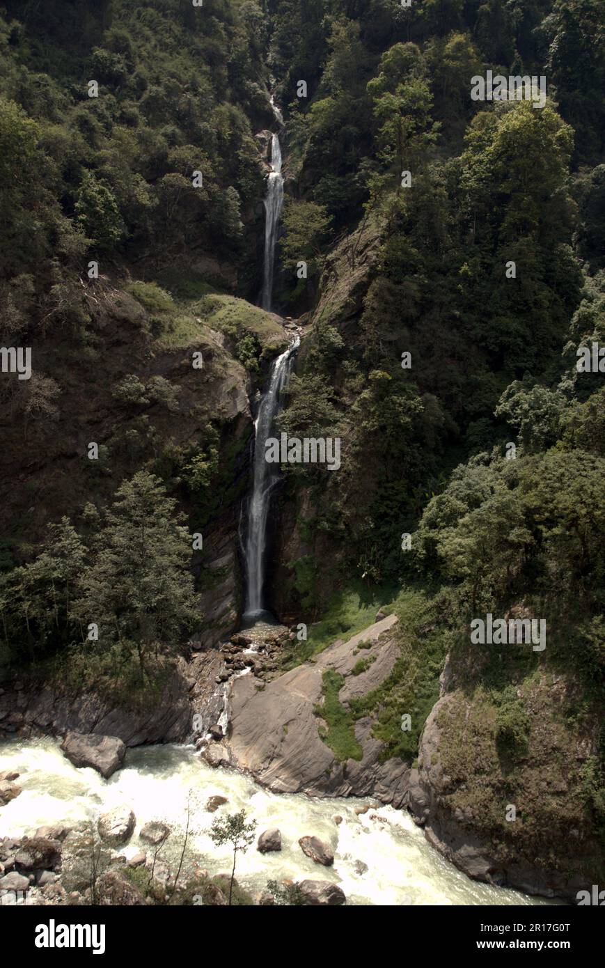 Nepal: waterfall in the Po Chu Valley Stock Photo - Alamy