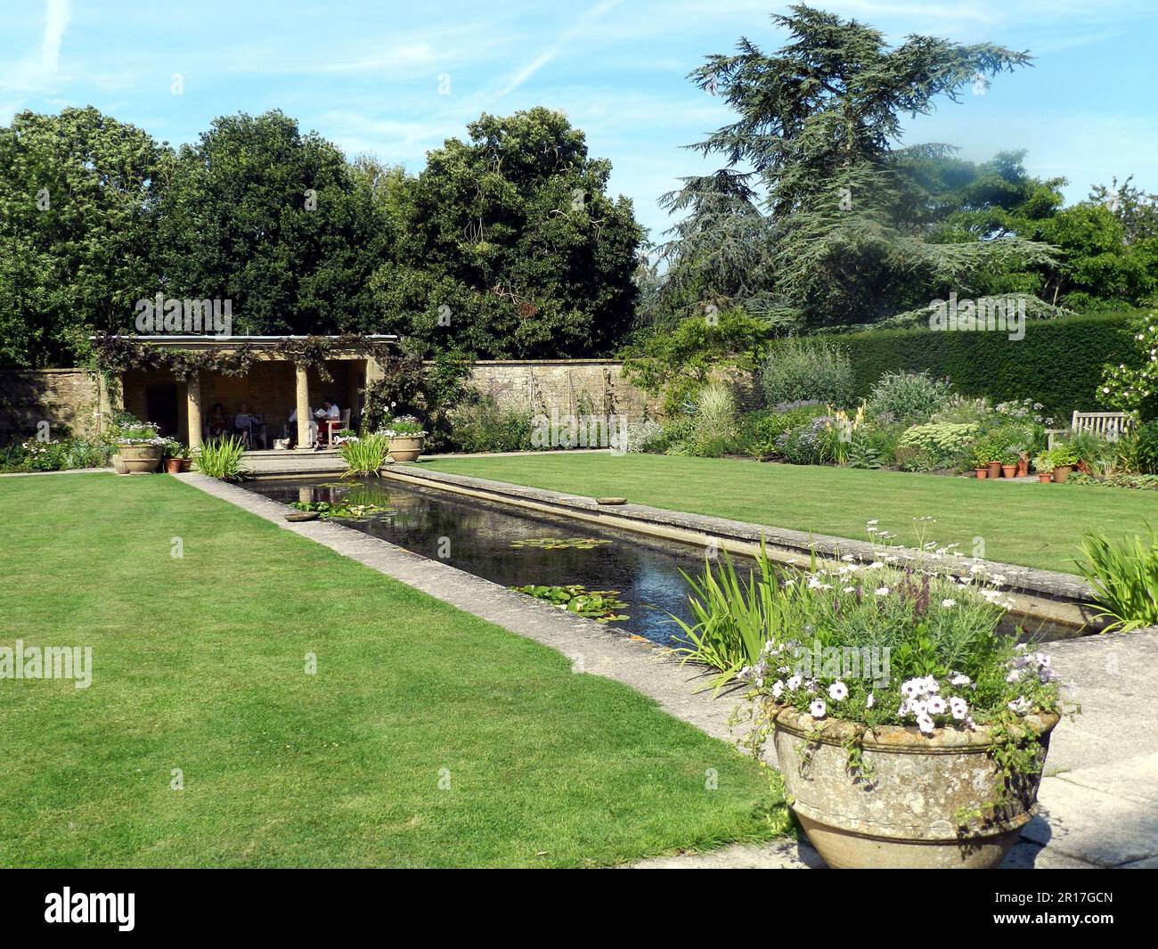 England, Somerset: the lily pool in Tintinhull Gardens (National Trust ...