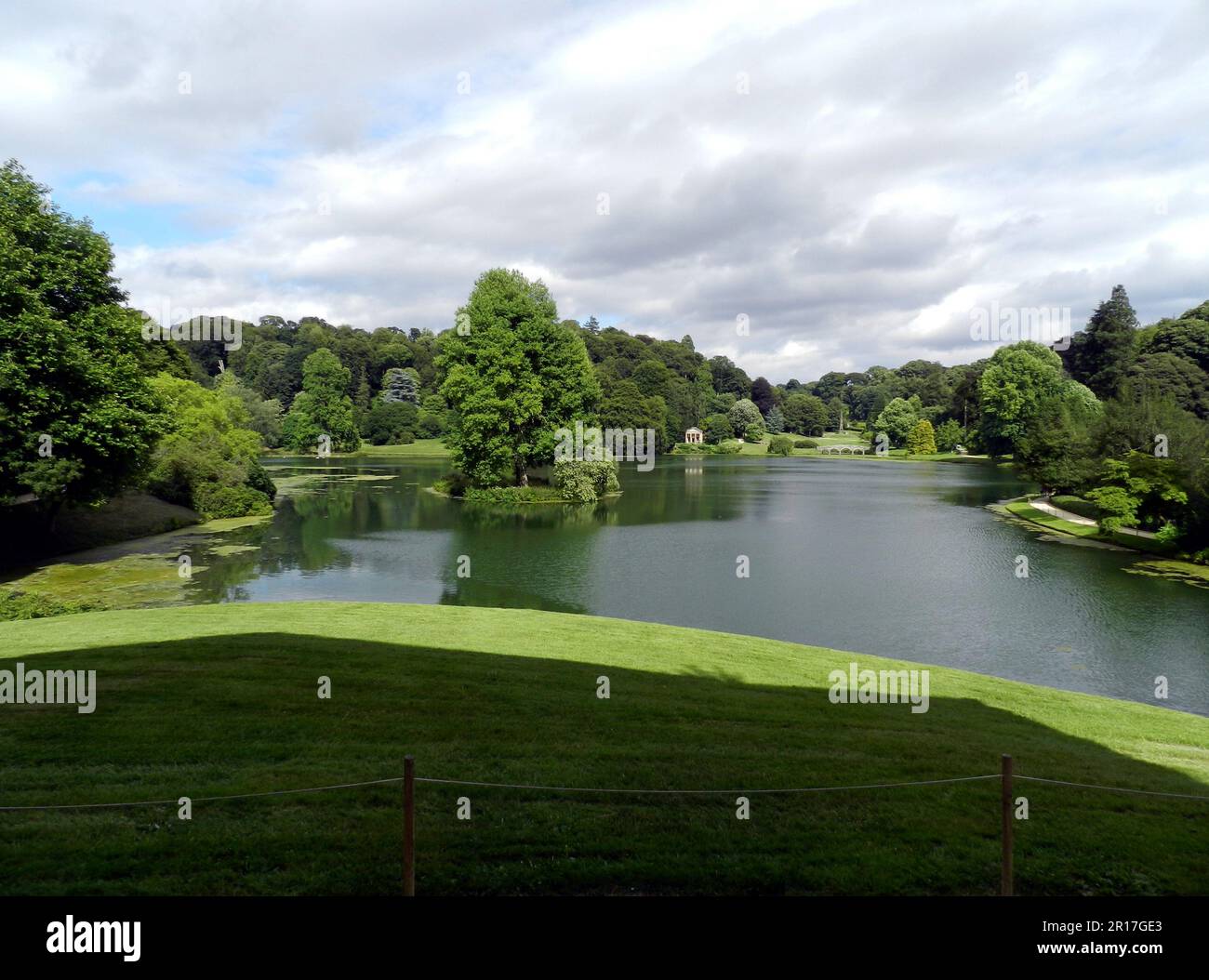 Stourhead lake pantheon hi-res stock photography and images - Alamy