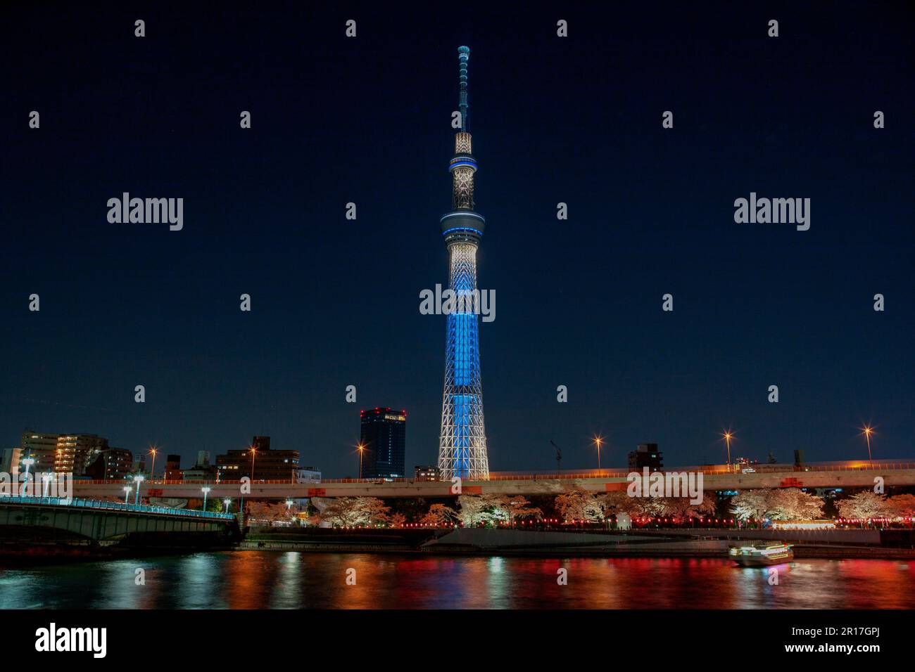 The night view of Tokyo Skytree lit up?and Sumida River Stock Photo - Alamy