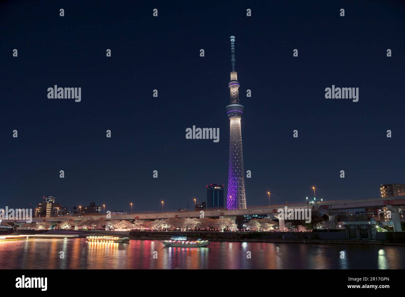 The night view of Tokyo Skytree lit up?and Sumida River Stock Photo - Alamy