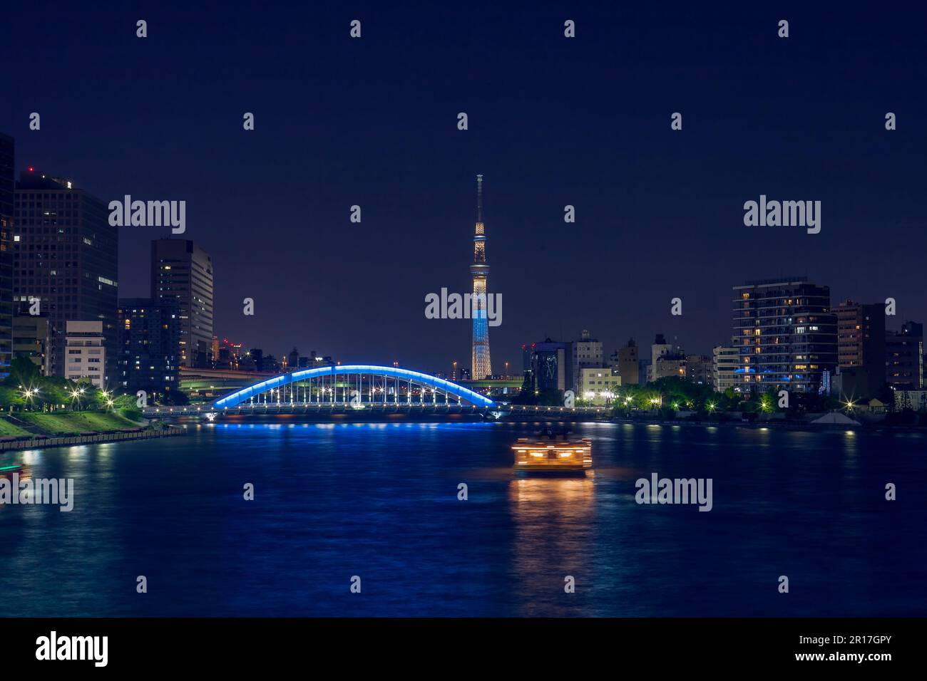 Sumida River Night Scene / Tokyoskytree and Cruiseferries and ...