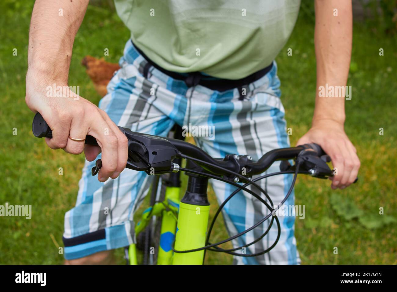 Hold hands bike hi-res stock photography and images - Alamy