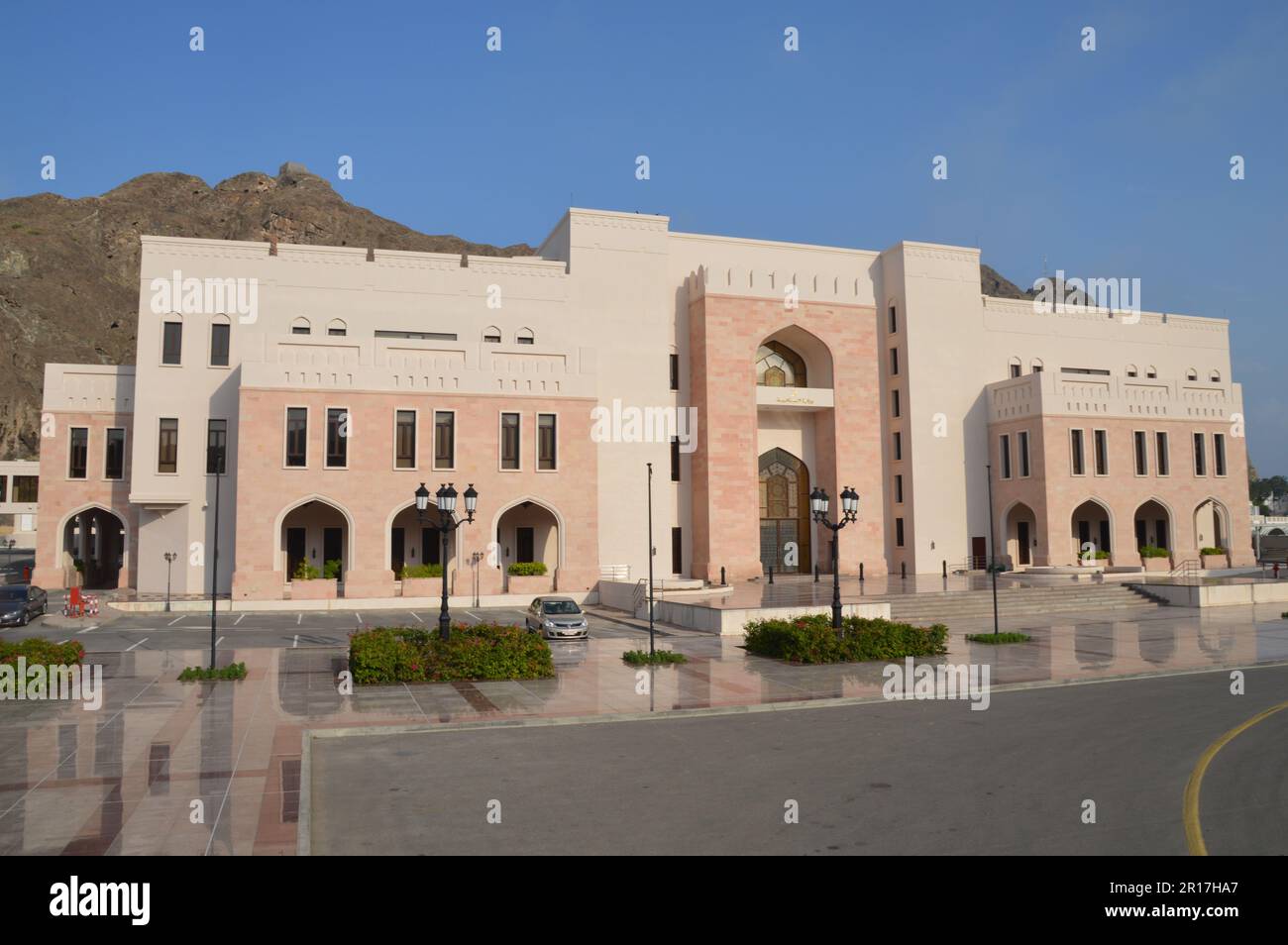Oman finance ministry hi-res stock photography and images - Alamy