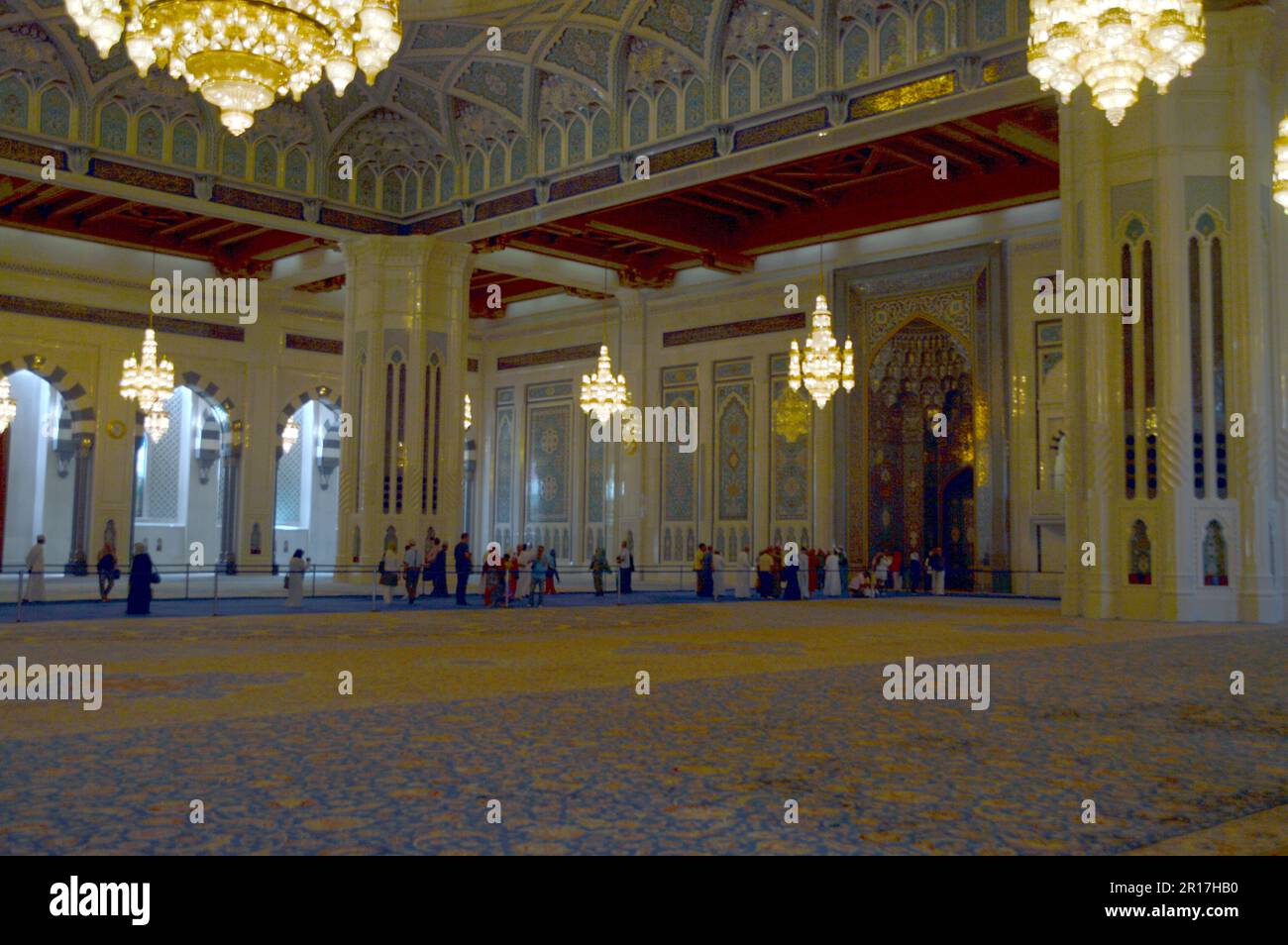 Oman, Muscat: the main prayer hall of the Sultan Qaboos Grand Mosque ...