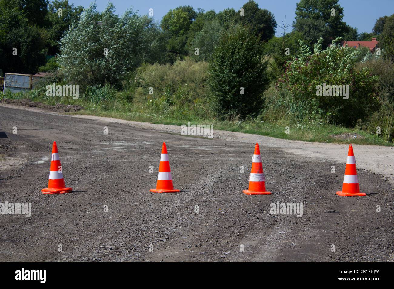 Road closed and detour signs hi-res stock photography and images - Alamy