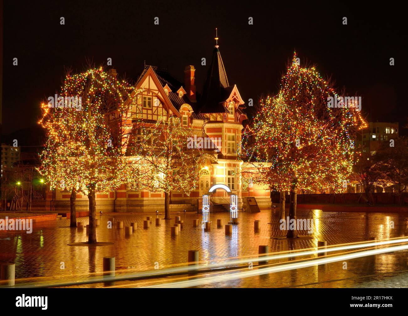 Illumination at Moji Port Retro, International Friendship Memorial ...