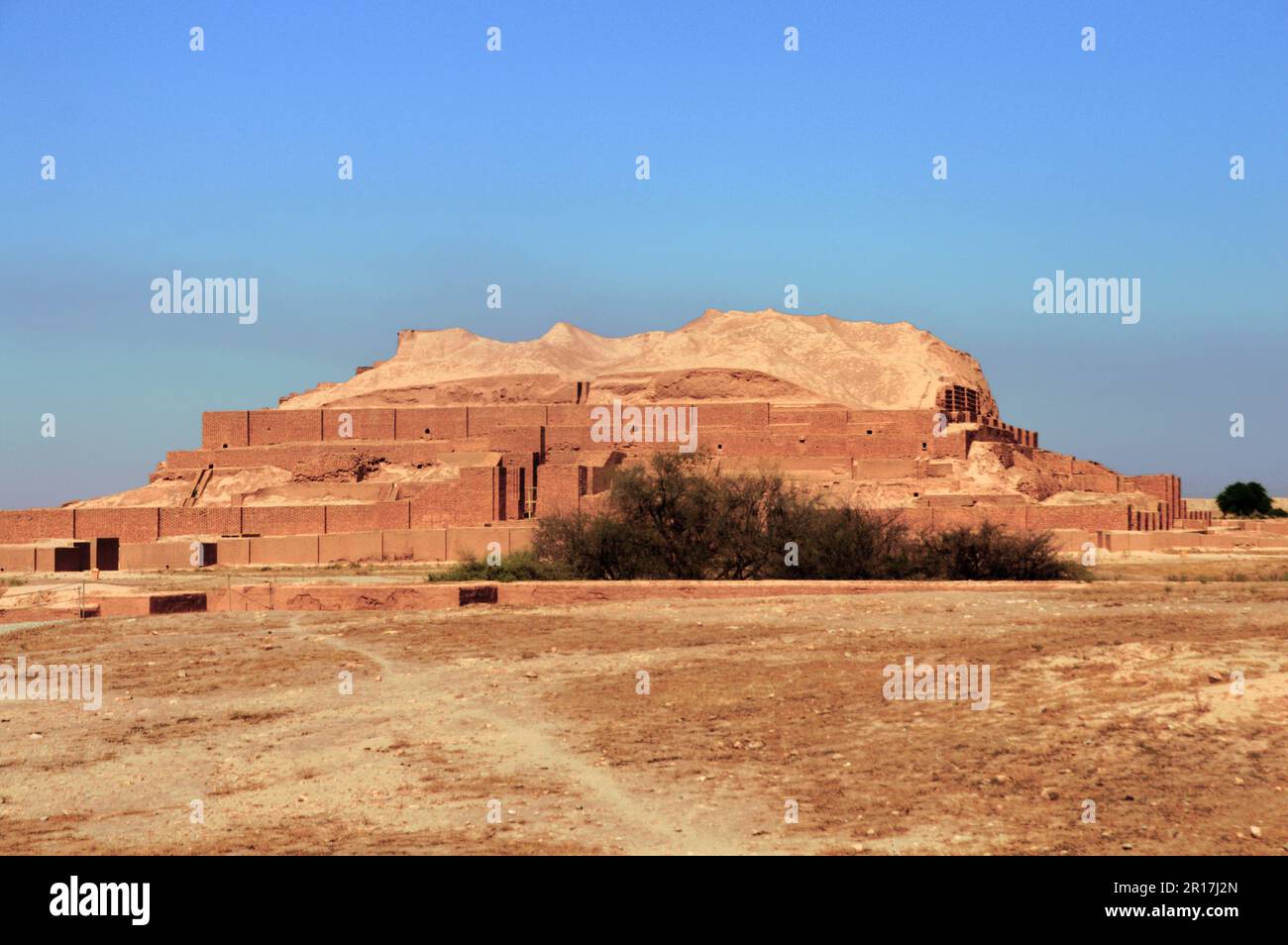 Iran, Haft Tappeh: Choqa Zanbil Ziggurat, the best surviving example of ...
