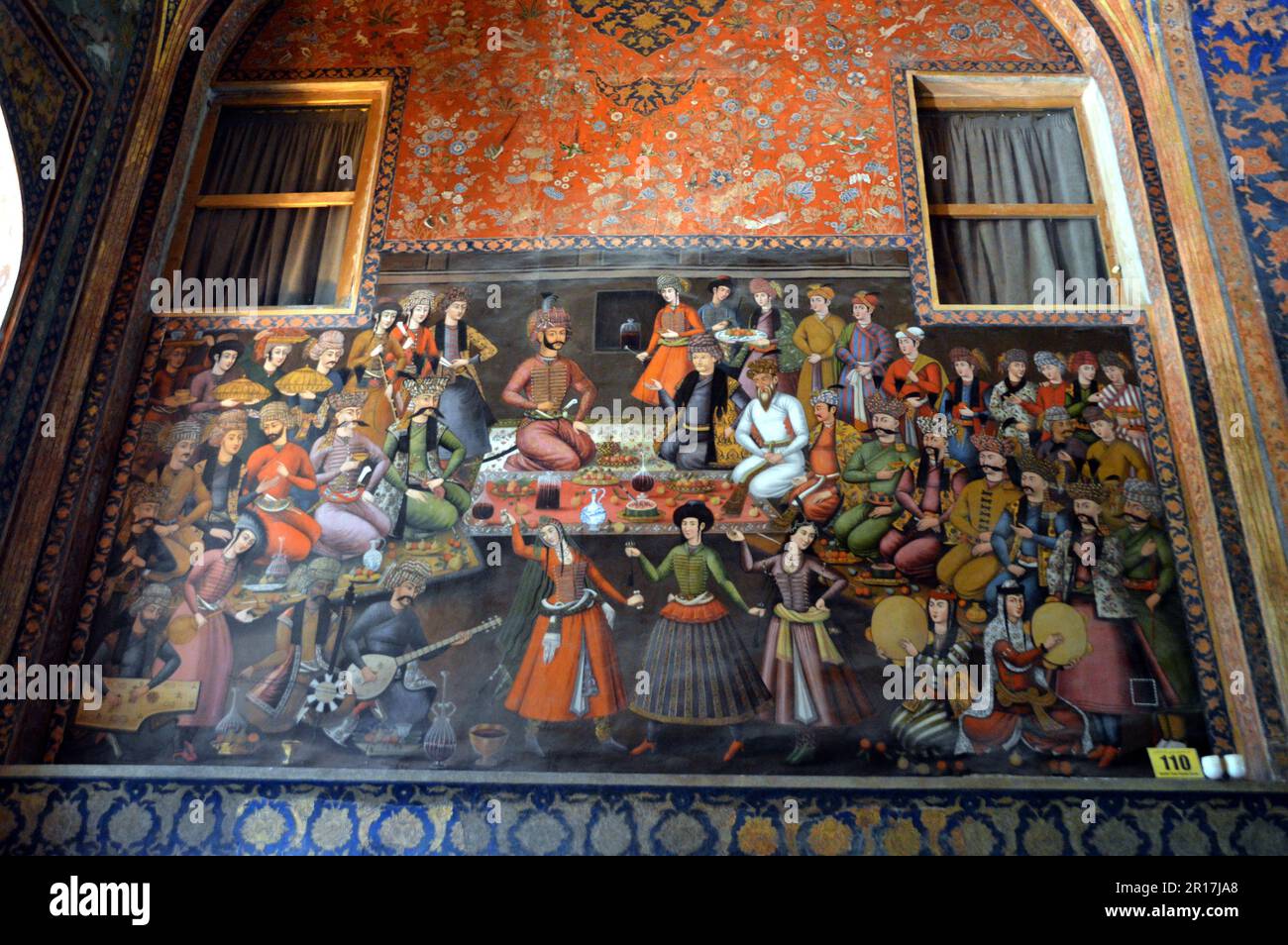 Iran, Isfahan: Kakh-e Chehel Sotun (Chehel Sotun Palace = 40 Pillars ...