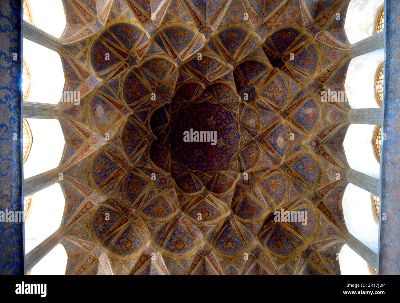 Iran, Isfahan: Kakh-e Ali Qapu (Ali Qapu Palace) was built at the end ...