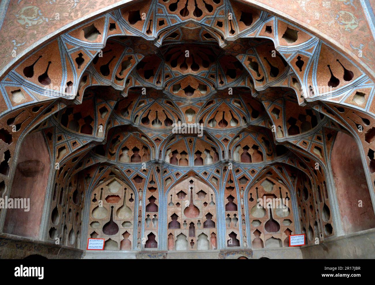 Iran, Isfahan: Kakh-e Ali Qapu (Ali Qapu Palace) was built at the end ...
